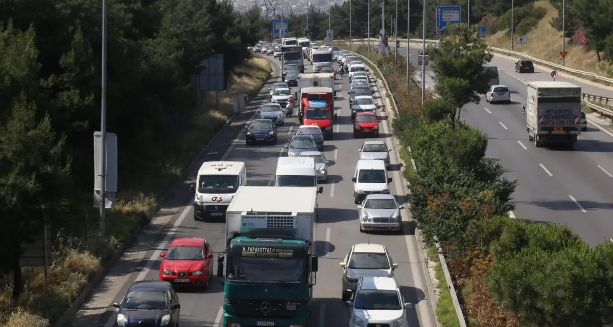 Συμβαίνει τώρα: Δυσκολίες στην Περιφερειακή- ‘Έμεινε’ φορτηγάκι στο ...