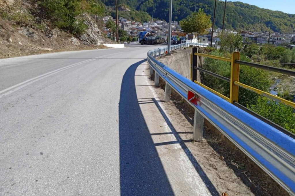Εργασίες αντικατάστασης στηθαίων ασφαλείας στην Ε.Ο. 2 Θες-Έδεσσας