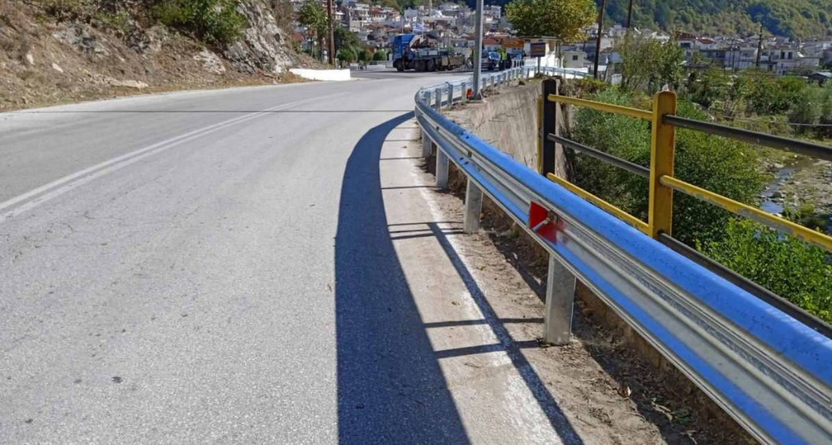 Εργασίες αντικατάστασης στηθαίων ασφαλείας στην Ε.Ο. 2 Θες-Έδεσσας