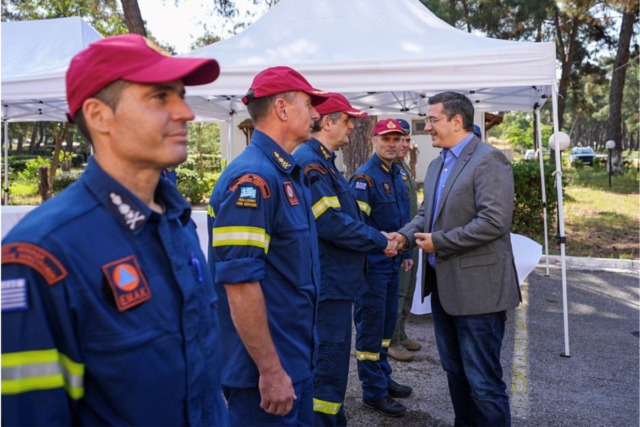 παρέδωσε εξοπλισμό στη 2η ΕΜΑΚ και την Πυροσβεστική Υπηρεσία η ΠΚΜ